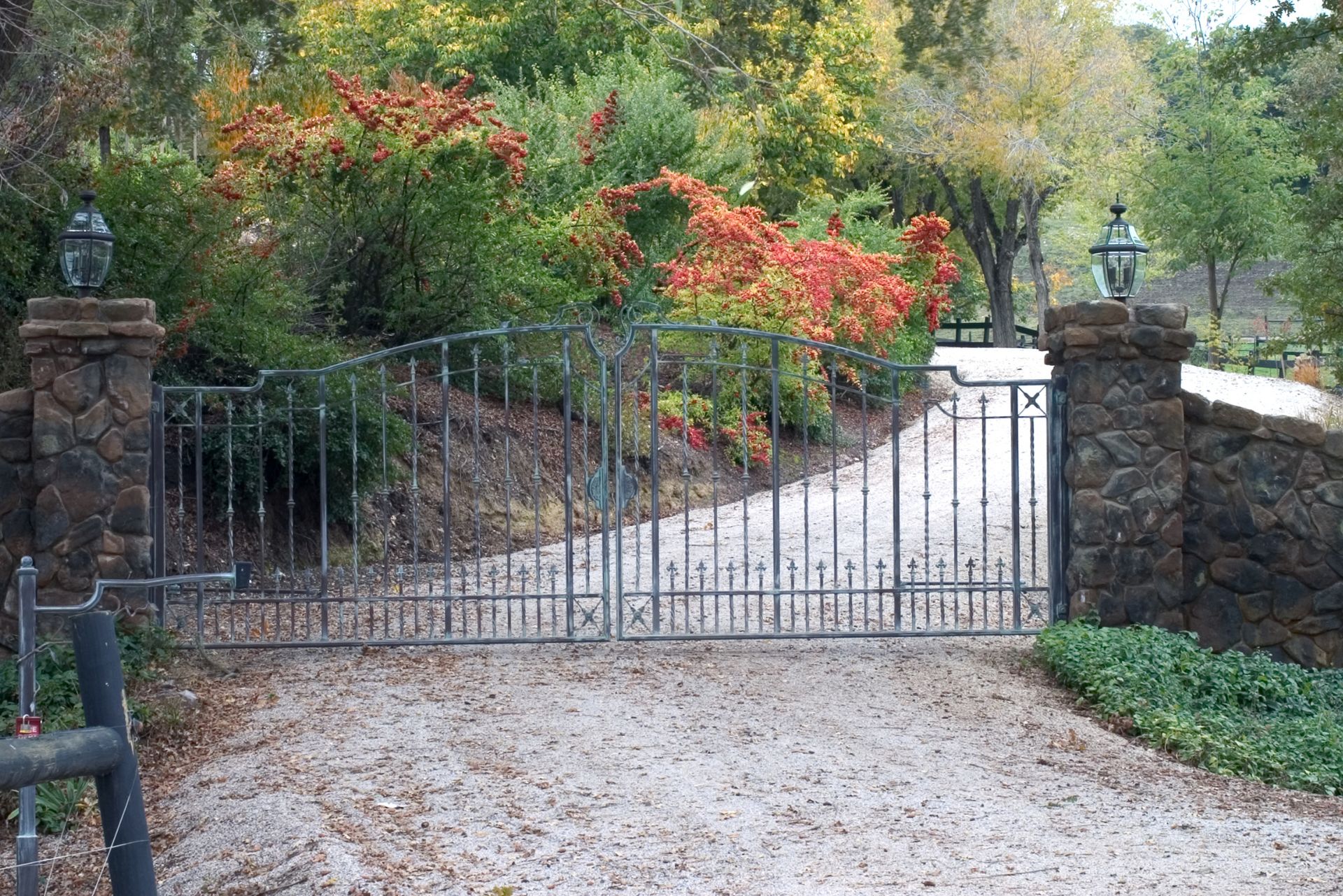 Ultimate Guide To Building Fences On Shared Driveway In NZ